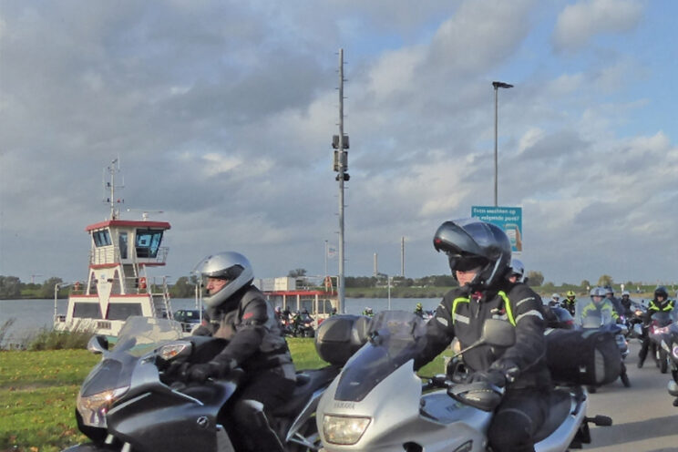 Veer Slot Loevestein-Zaltbommel vaart niet meer - riveer.nl