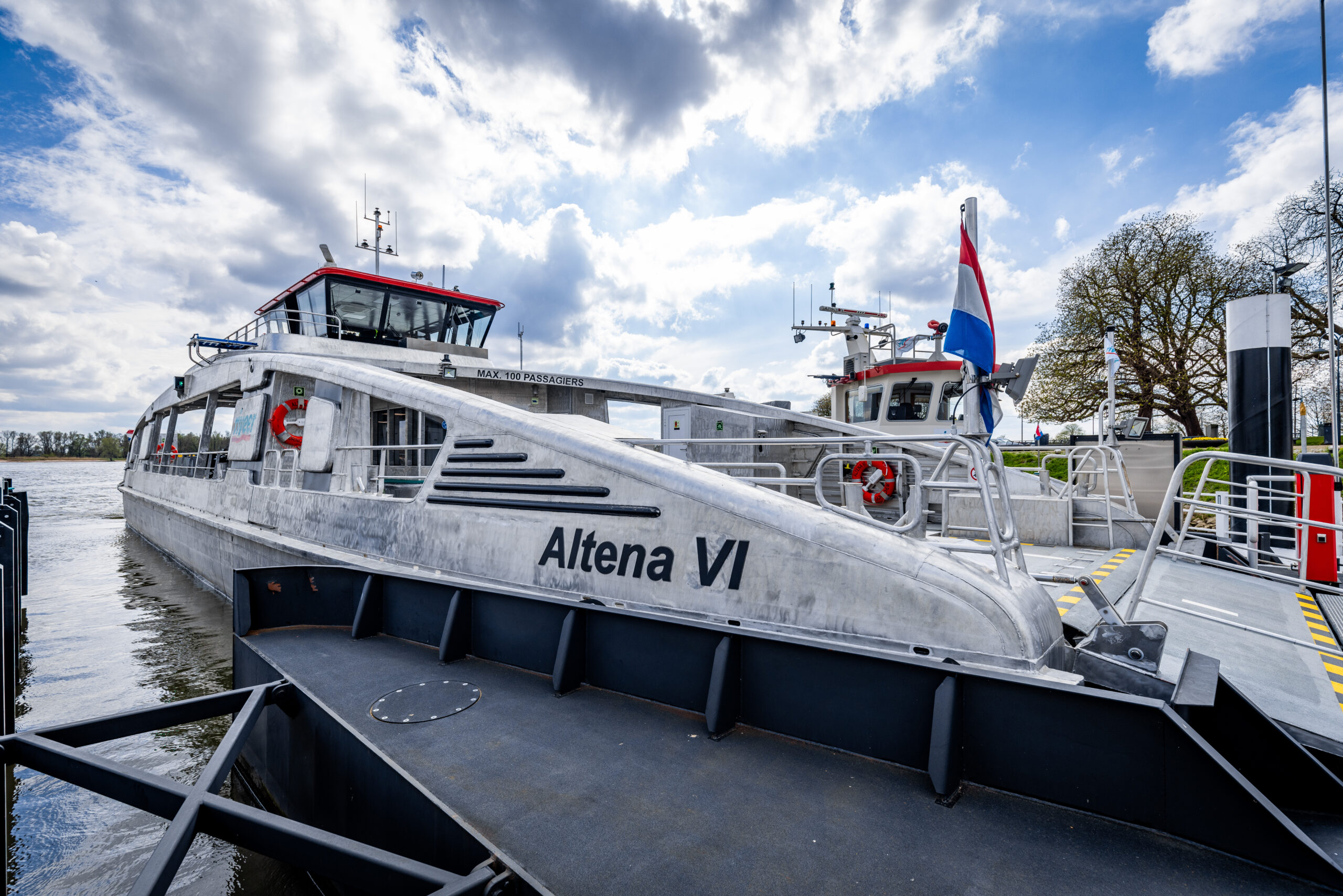 Open dag elektrische veerponten op zaterdag 1 juni - riveer.nl